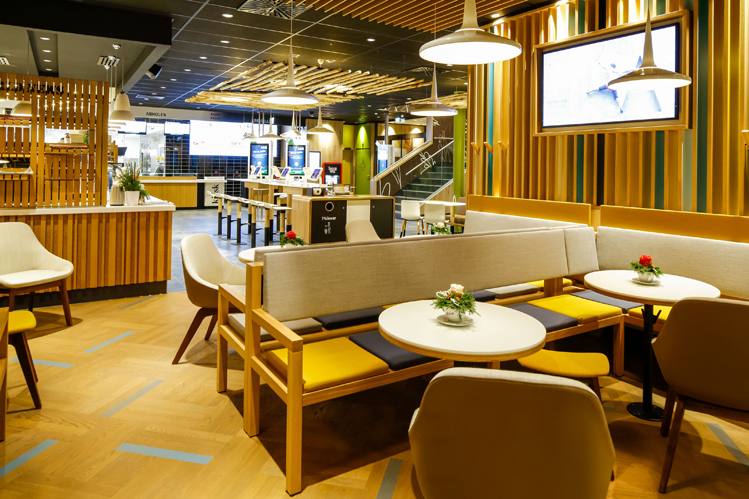 McDonalds - McCafé - Weitzer Parkett Architect's Corner